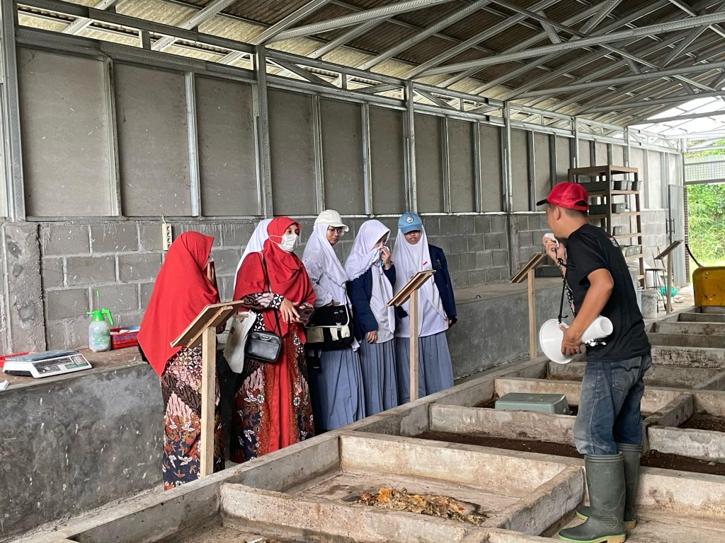 PIAT UGM Mengenalkan Bidang Agrokompleks Kepada Siswa SMA Al Hikmah ...
